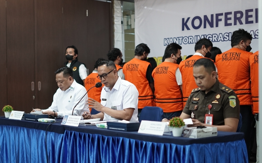 Imigrasi Batam Amankan 22 WNA, Terjaring Dalam Operasi Gabungan Wira ...